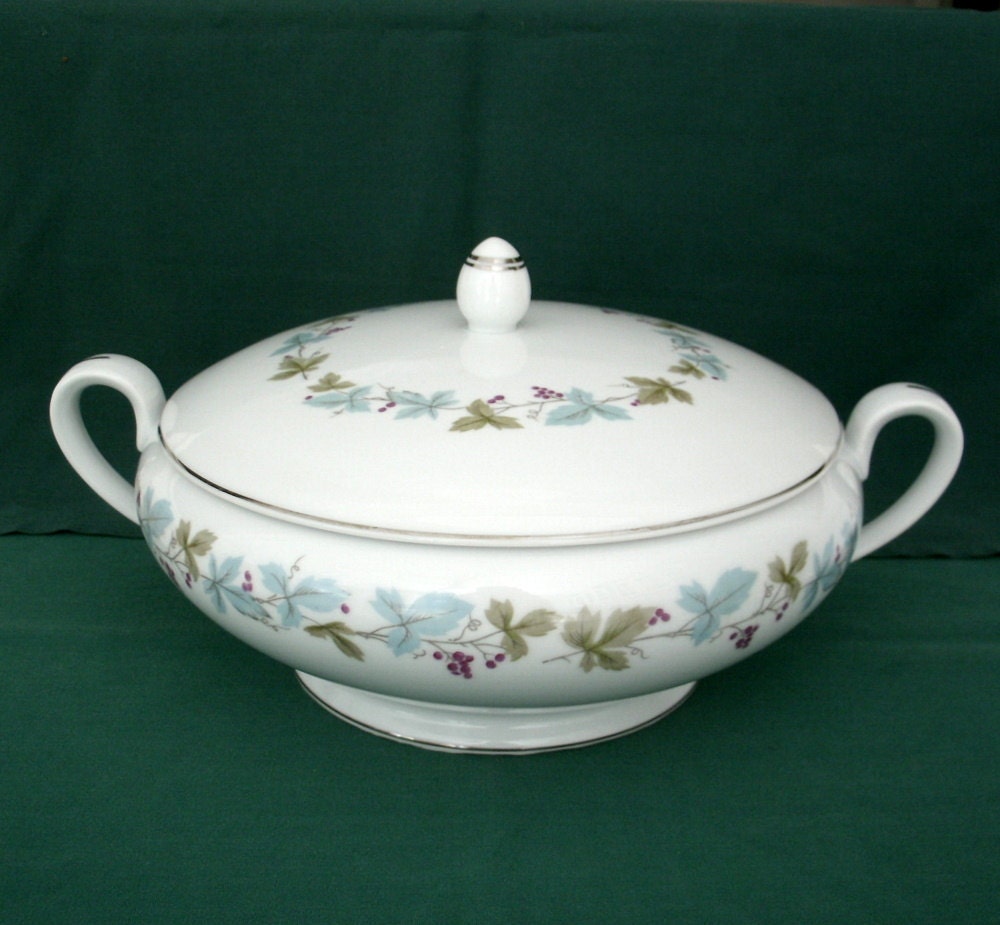 Vintage Brand Fine China Footed 1 5 Quart Serving By MagyarBeader vintage-brand-fine-china-footed-1-5-quart-serving-by-magyarbeader
