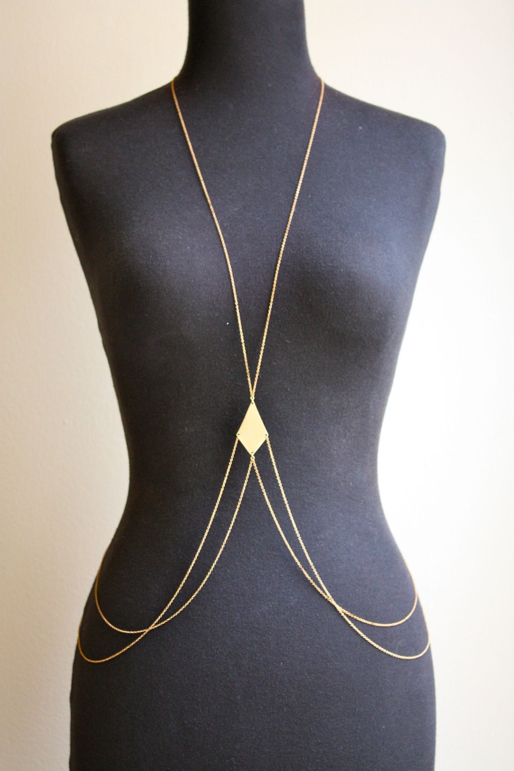 Adorable body necklace. Need to try to make/find one of these. | Body ...