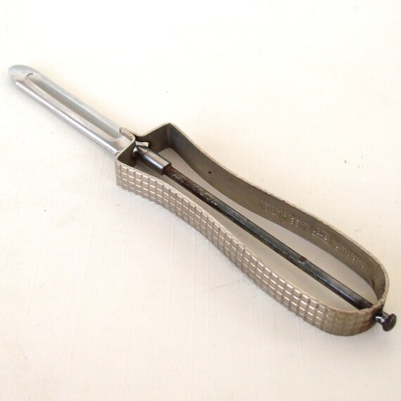 Vintage Ekco Slip Pruf Nee Action Vegetable By Lauraslastditch