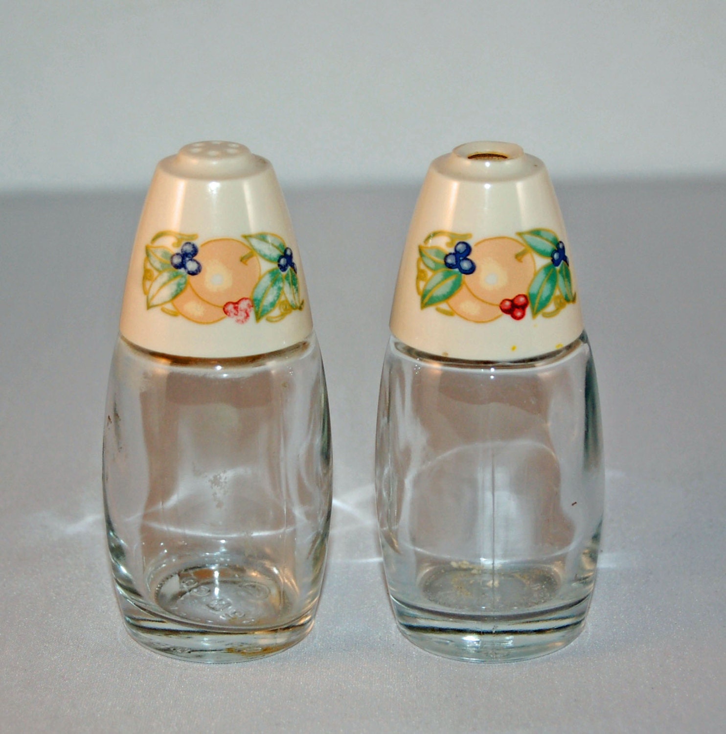 Vintage Gemco Glass Salt and Pepper Shakers by RosesVintageCloset Vintage Gemco Glass Salt and Pepper Shakers by RosesVintageCloset