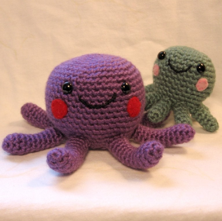 Baby Octopus and Her Mommy Crochet Pattern by anapaulaoli on Etsy