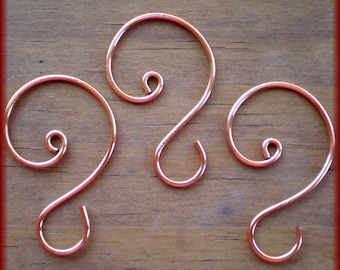Small Gold 1 1/8 to 1 1/4 Ornament Hooks Set