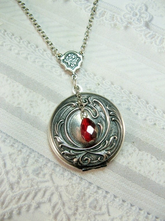 Elena's Locket Vampire Diaries
