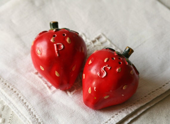 vintage strawberry salt and pepper shakers vintage strawberry salt and pepper shakers
