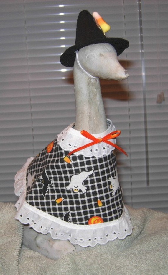 9 1/2 upright Halloween goose outfit with ghosts and