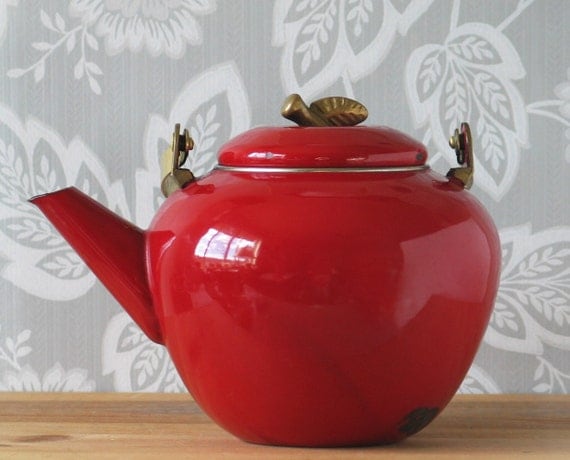 red apple tea kettle