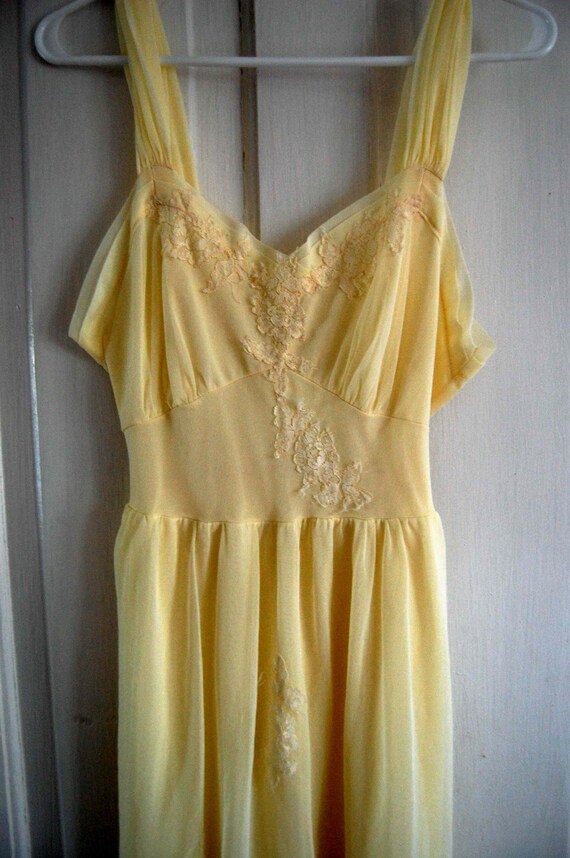 Sale Vintage Pale Yellow Lace Nightie Lingerie Slip Pjs