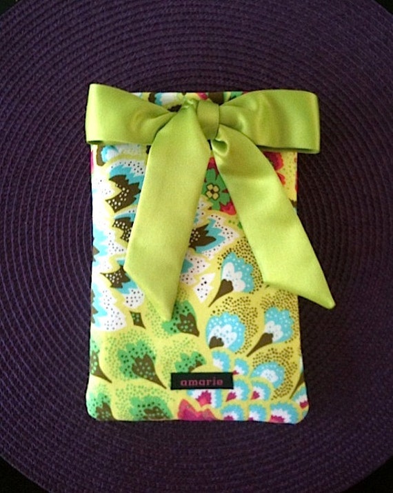 Items similar to nook, kindle, ereader case with bow and buttonhole ...