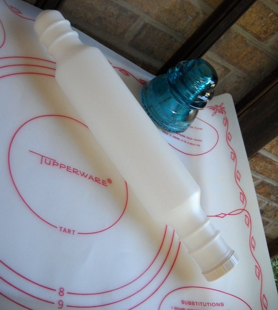 Vintage Tupperware Pastry Pie Crust Mat and Rolling Pin