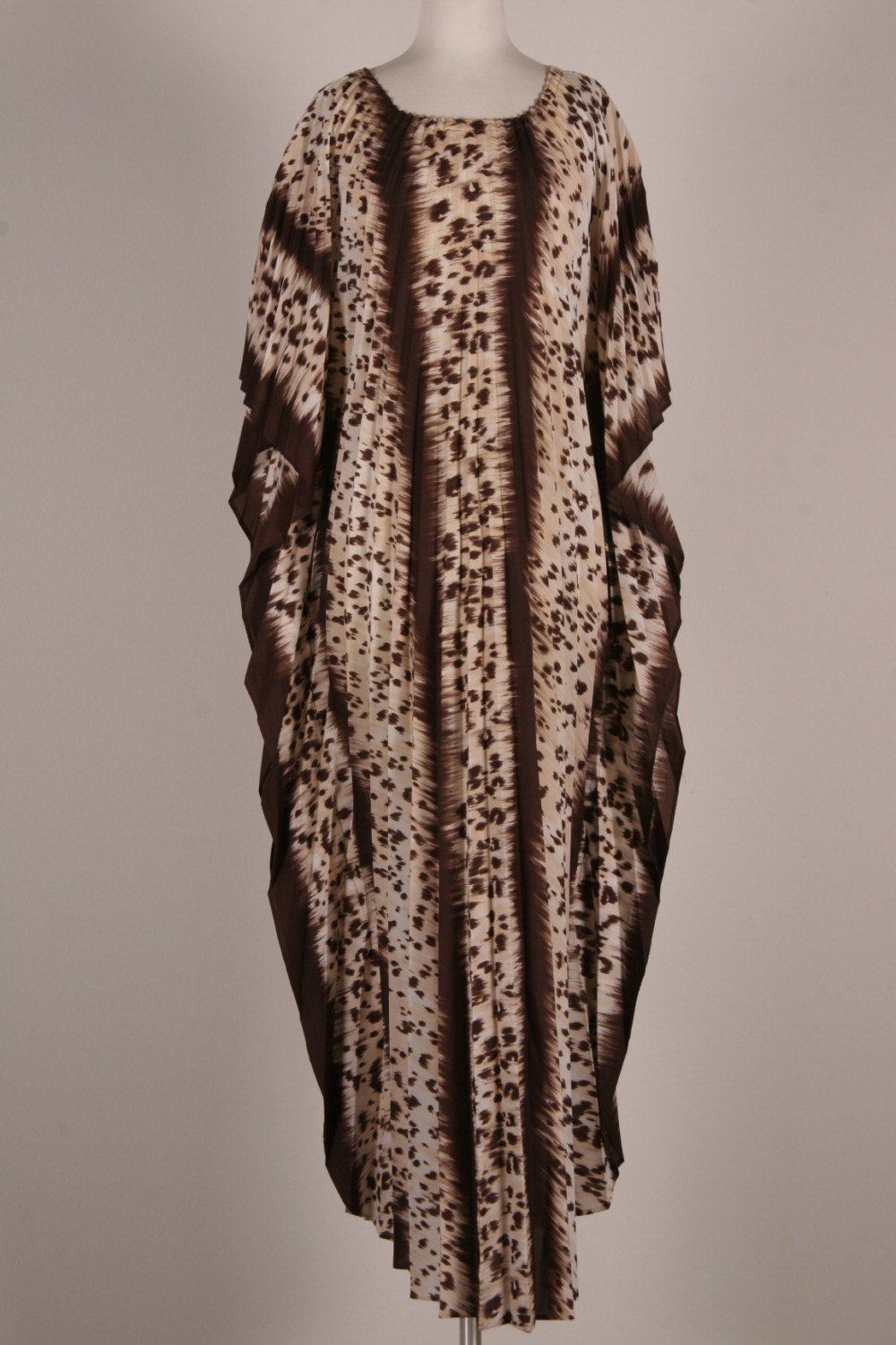 Fabulouse 70's Vintage Brown and Cream Leopard Print Moo