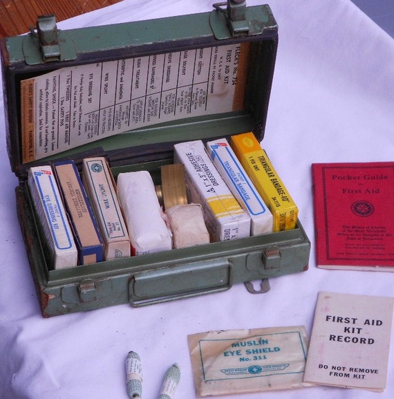 1950 FIRST AID KIT Canadian medical supplies metal box