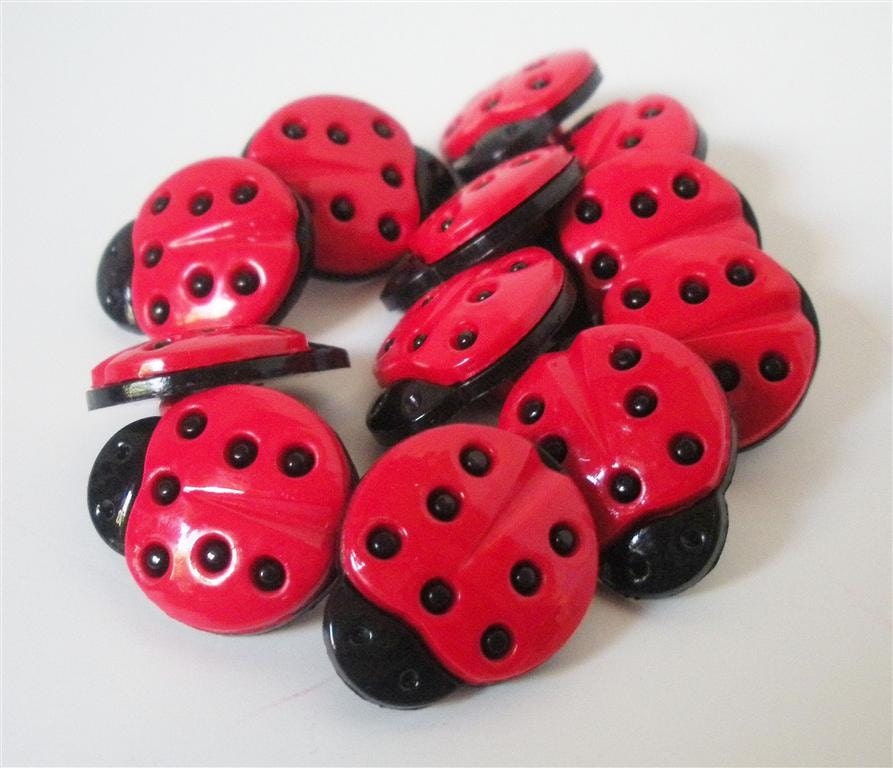Lady Bug Buttons by Favorite Findings by PiecefulDesign on Etsy