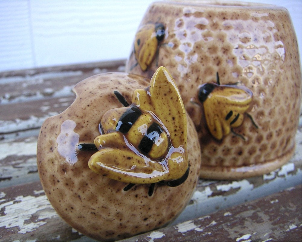 Bee Skep Bee Hive Honey Pot Vintage Ceramic by fifthquadrant