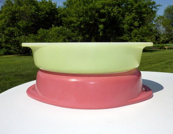 Items similar to Vintage PYREX Lime Green 221 9 in. Cake Pie Casserole ...
