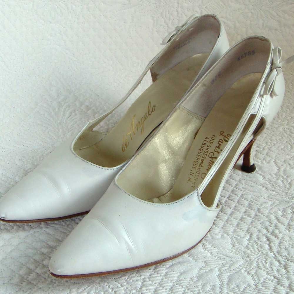 Darling 50s 60s Stiletto Heels vintage white with bows