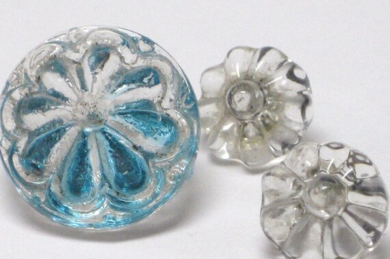 Radiant Vintage Swirl Back Button with a Pair of Charm String