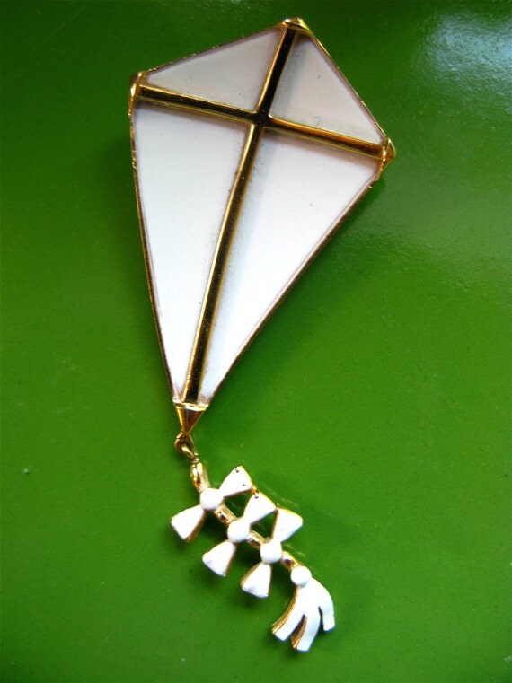 Vintage Kite Pin Trifari