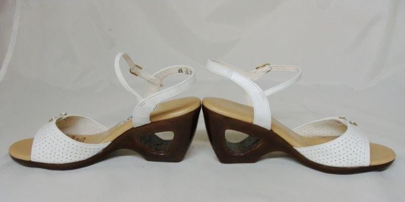 Vintage 70s 80s White YoYo Shoes Sandals Wedgies 8.5M