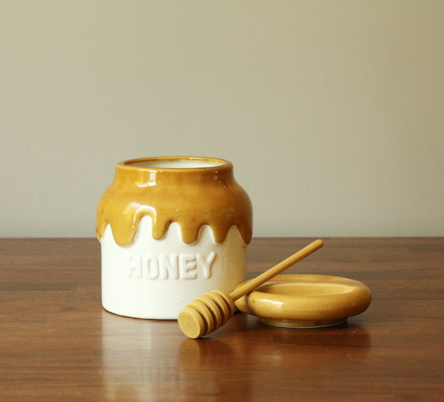 Retro vintage Honey Pot