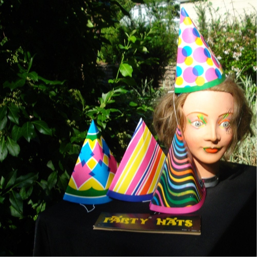 MOD Vintage Paper Party Hats..Pack of 10 Cone Hats.1970s OP ART ...