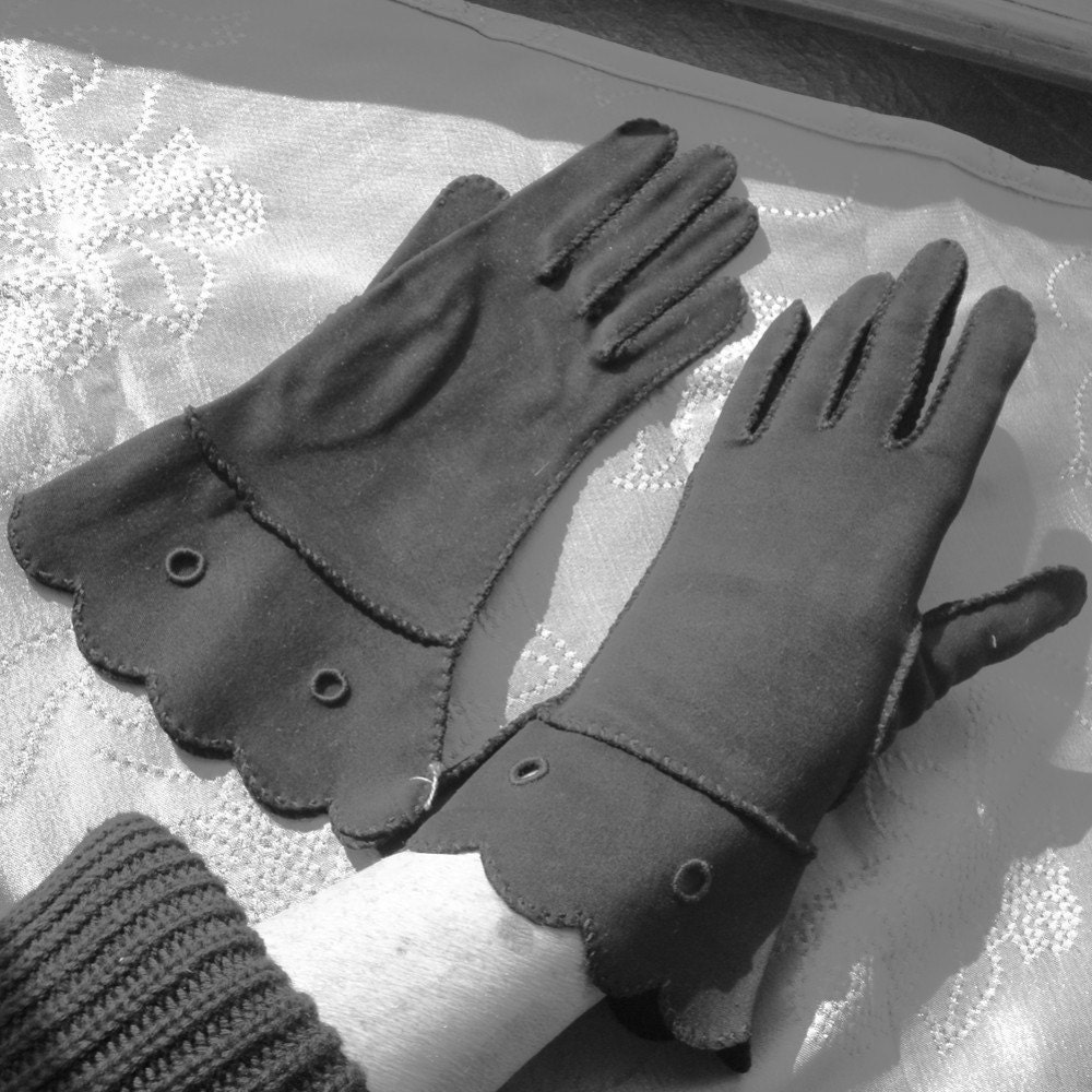 Black Handmade Gauntlet Gloves, 1950s Renaissance Style. SMALL .Hand ...