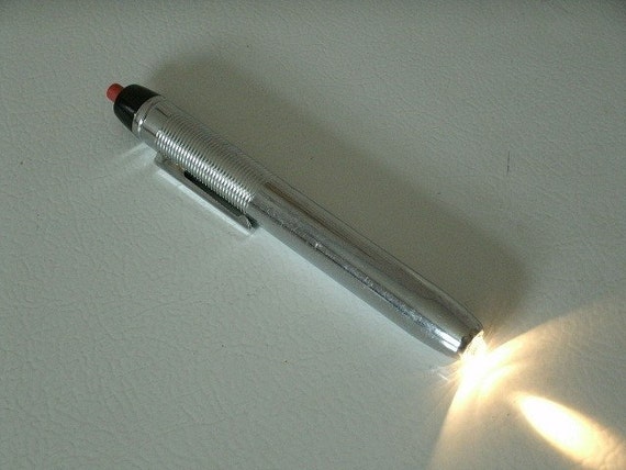 Cool Vintage 1960s Everready Pen Light Flashlight