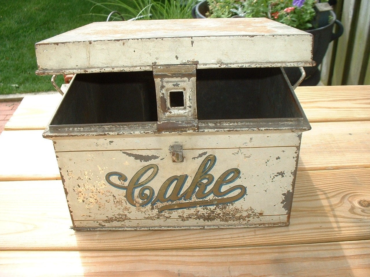 Original Old Antique Kreamer brand Tin Metal Cake Box Cake