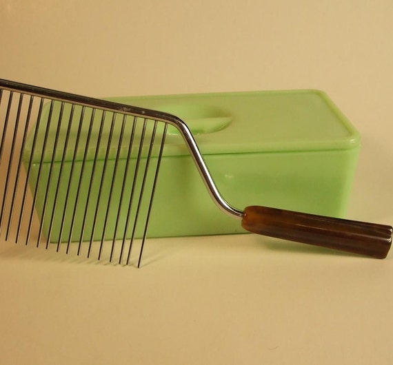 Vintage Cake Breaker with Bakelite Handle