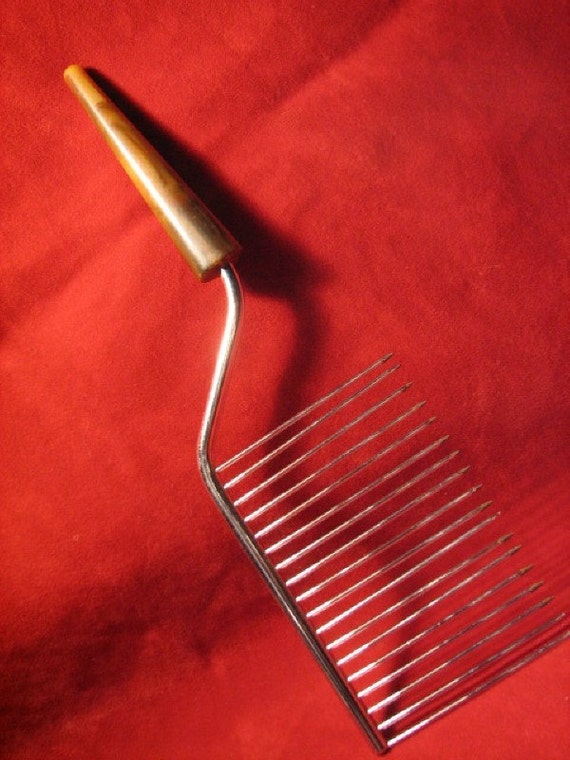 Toffee Bakelite cake Comb