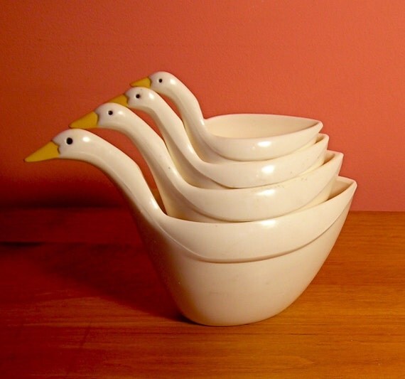 White Duck Stackable Measuring Cups-Vintage