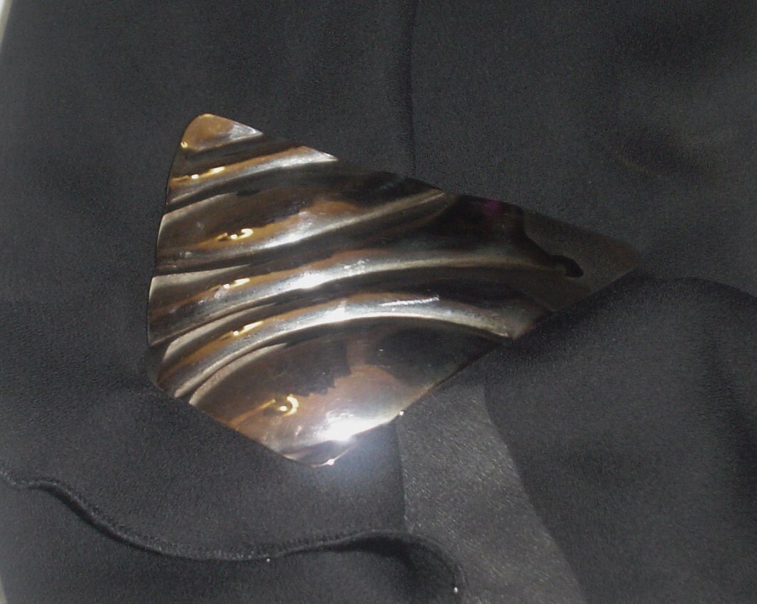 Vintage Silver Plate Large Buckle Wavey Triangle – Haute Juice