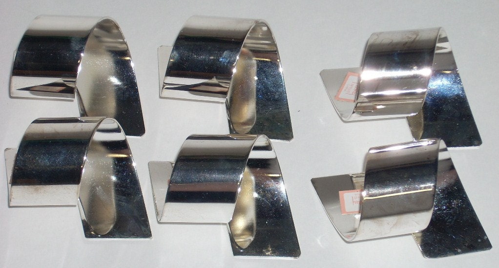 Mid Century Loop Twist Silver Plate Napkin Rings – Haute Juice