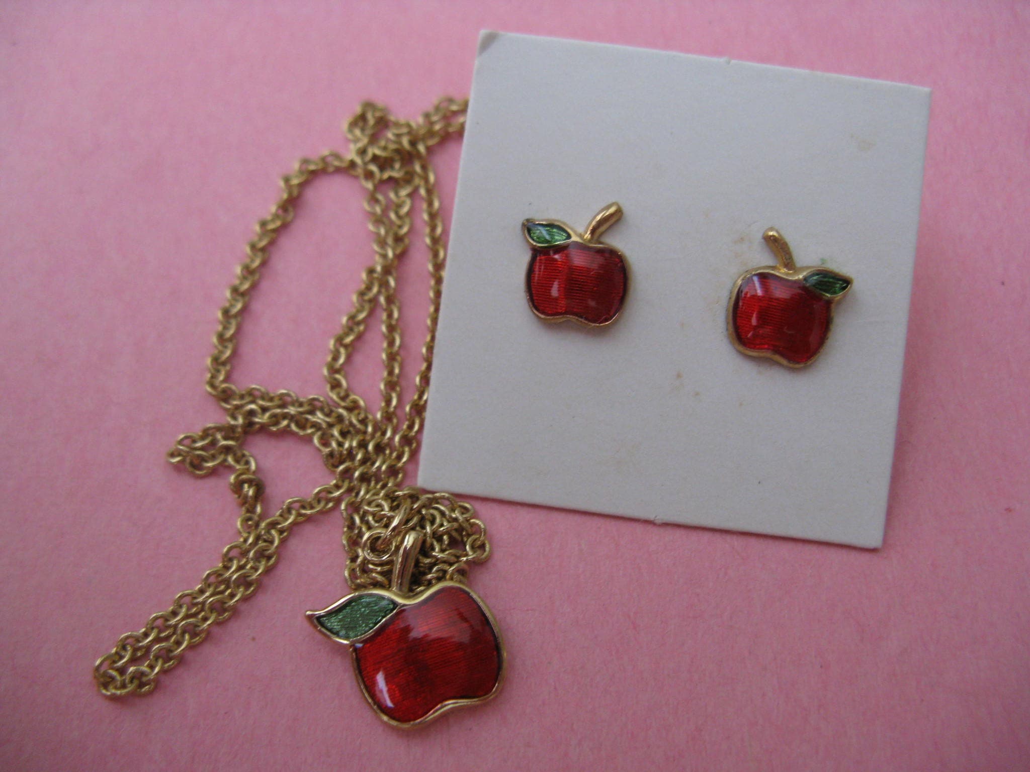 Candy Apple Vintage 70's Avon Pendant Apple Fruit Necklace