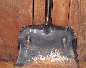 Vintage dust pan | Etsy