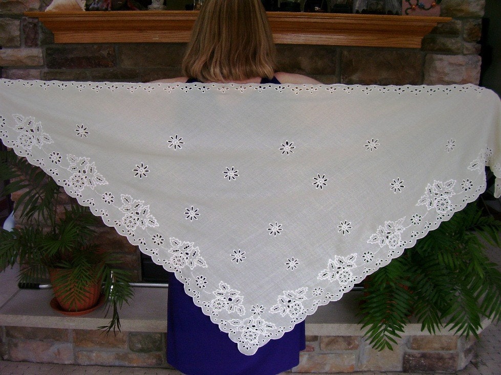 Triangle linen shawl