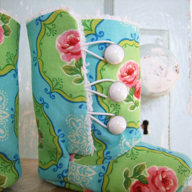 Sewing Pattern Button Boots. PDF sewing pattern for DIY baby