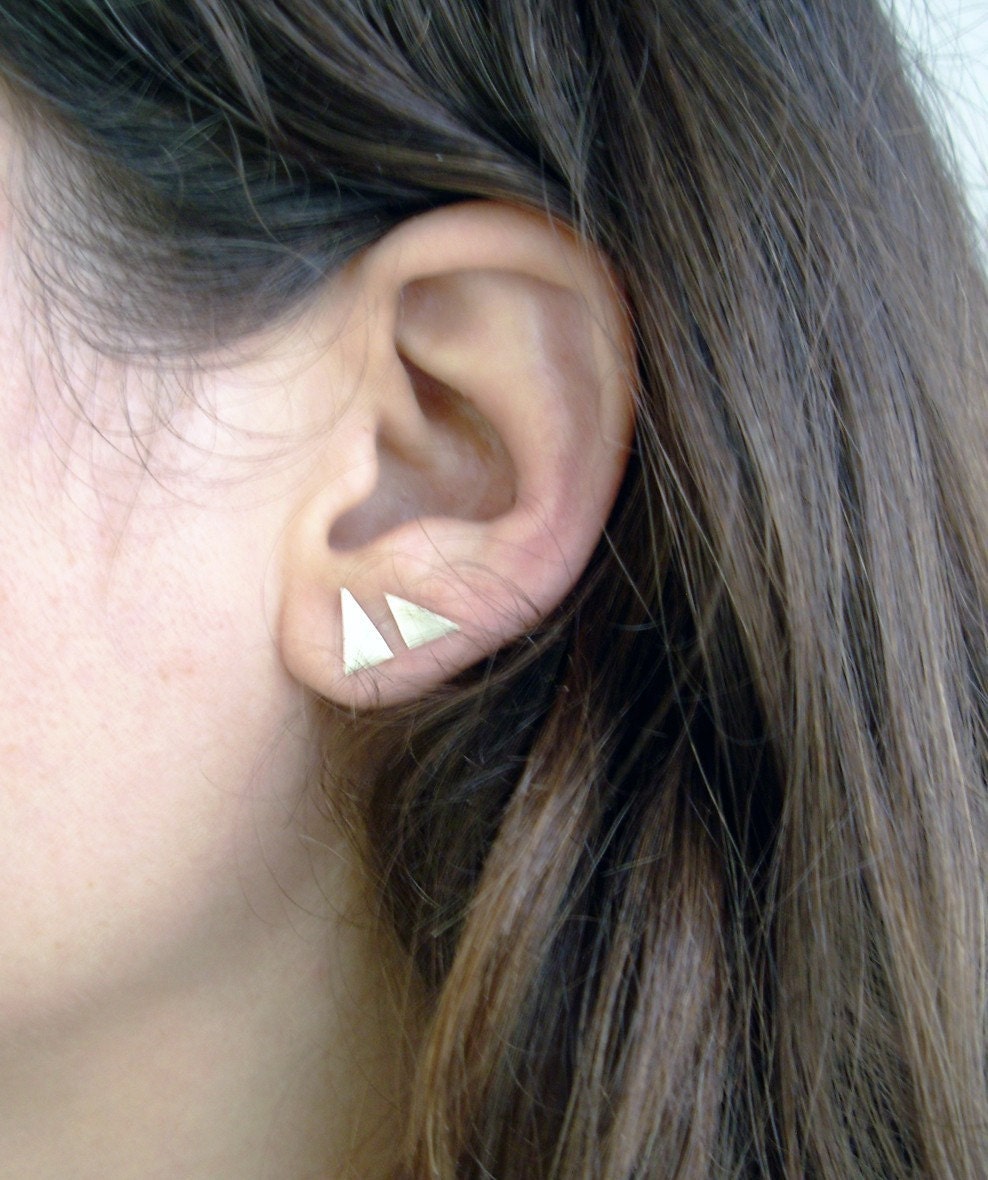 Geometry. Shiny Triangle Silver Stud Earrings. by NoaSharonDesigns