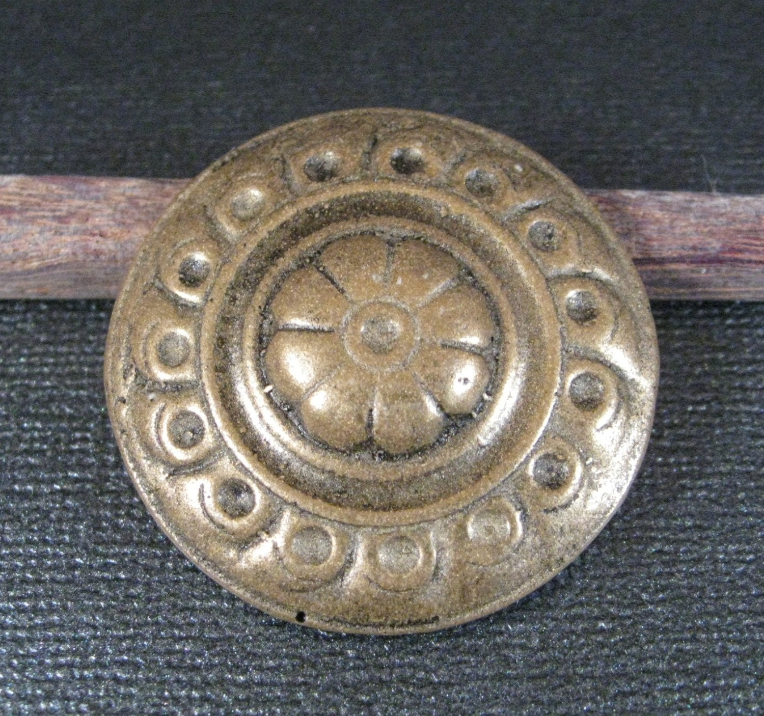 Shield Design in Antiqued Bronze Tone Vintage Cab Button Front Finding ...