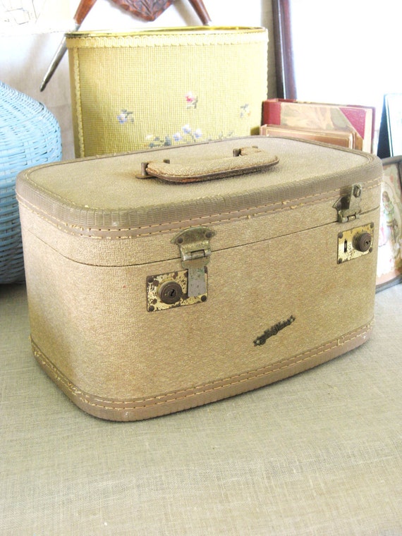 Vintage Train Case w/ Decoupage Lining Classic Vintage