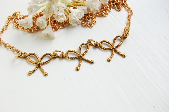 Items similar to Bow Chain on Etsy
