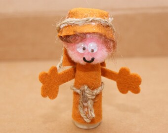 Lizard Finger Puppet by LaAntCrafts on Etsy