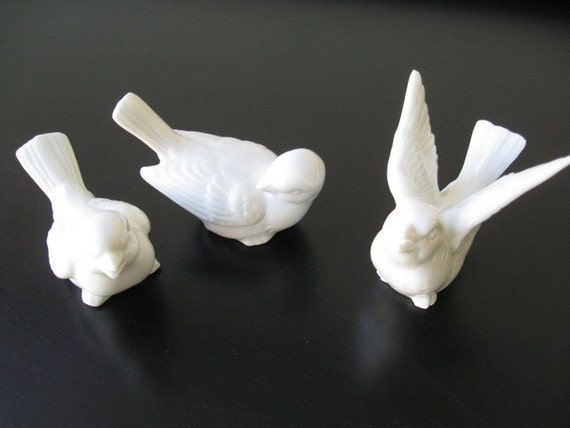Vintage Trio of Little White Ceramic Birds Sparrows