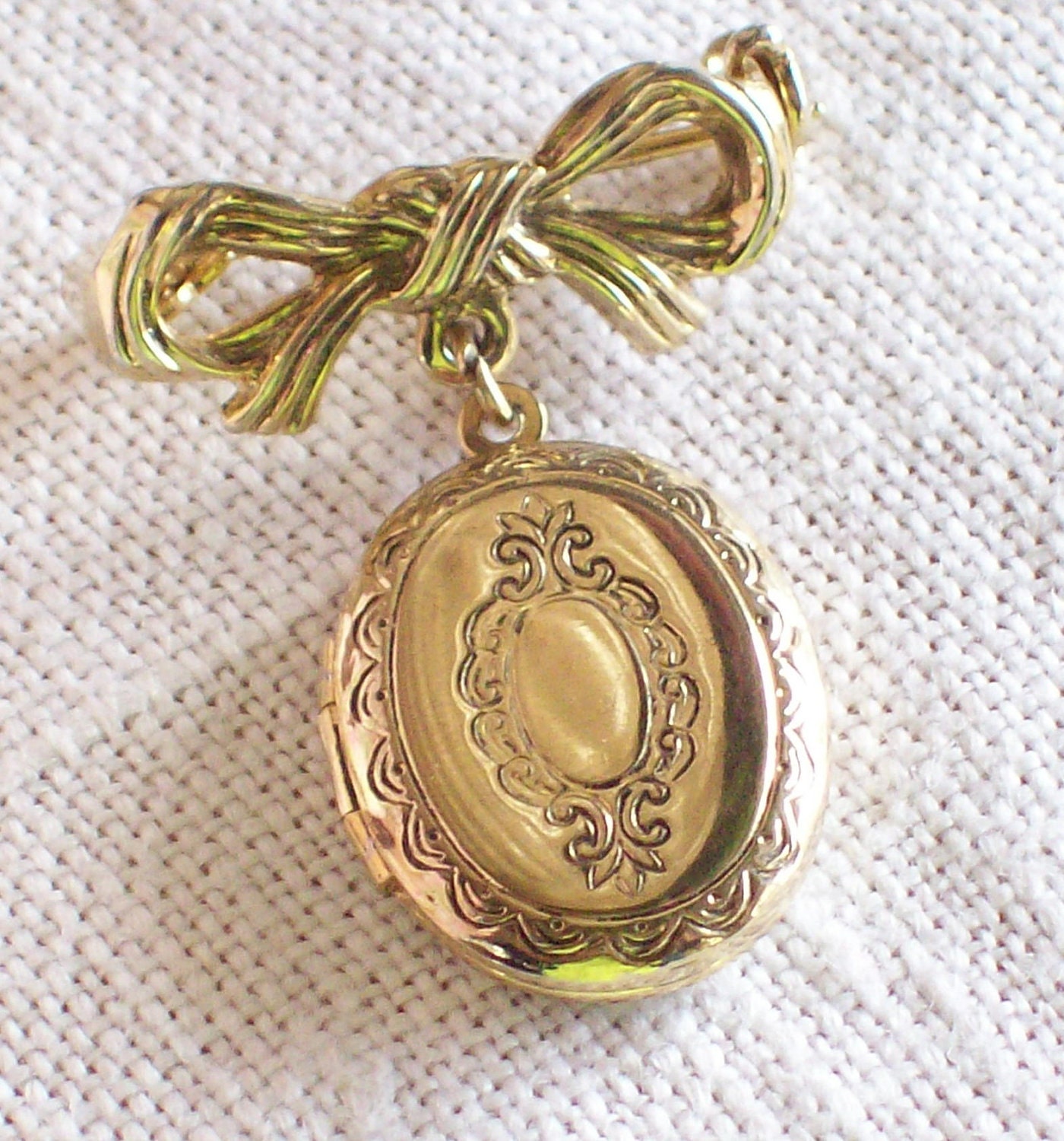 Vintage Locket Brooch Small Bow Oval Goldtone Gold Tone