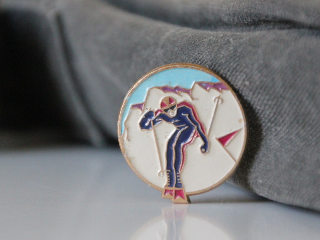 Vintage metal pin from USSR, slalom skiing – Haute Juice