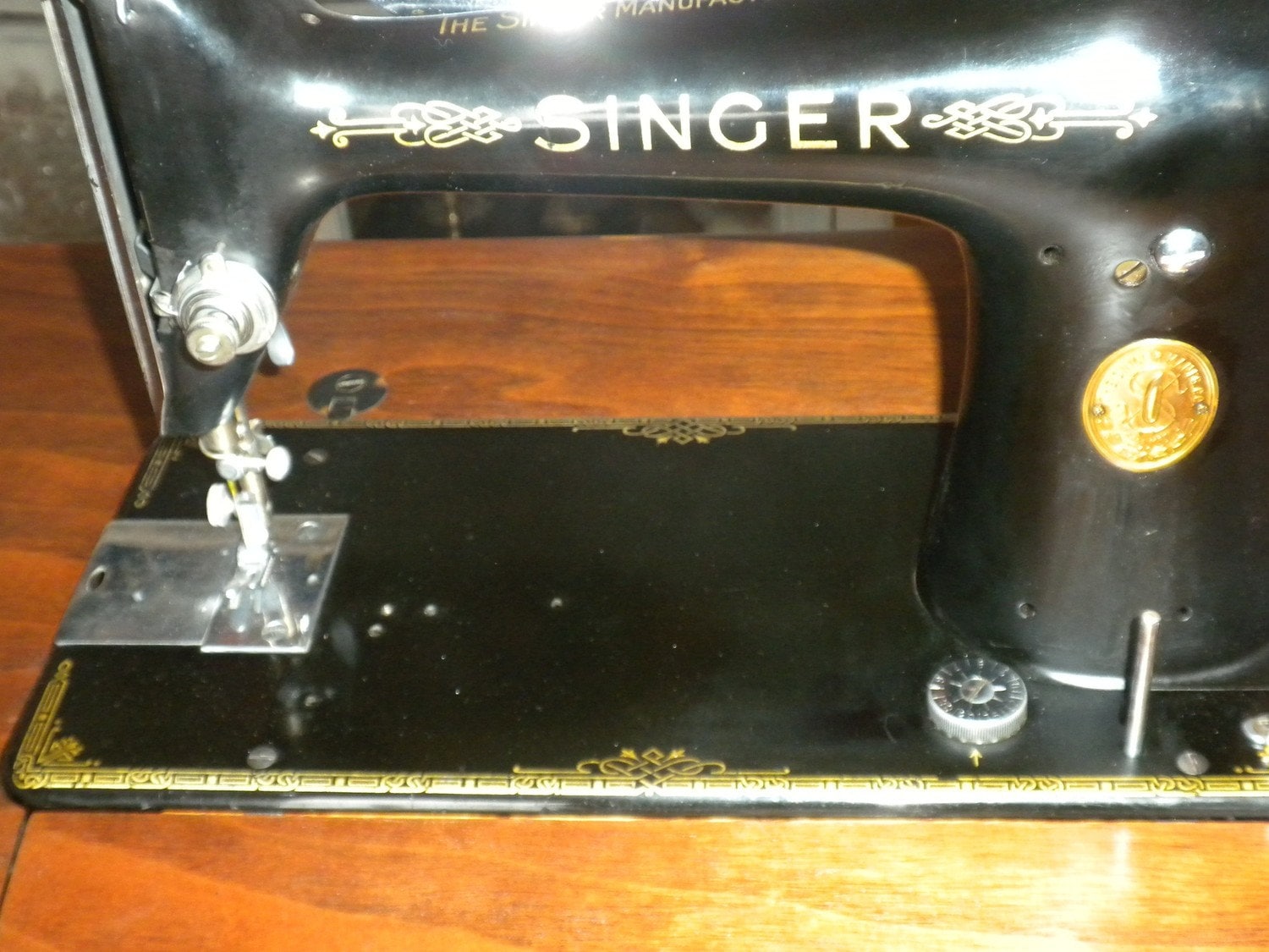 Vintage Singer 101 Sewing Machine and Cabinet Pick-up only