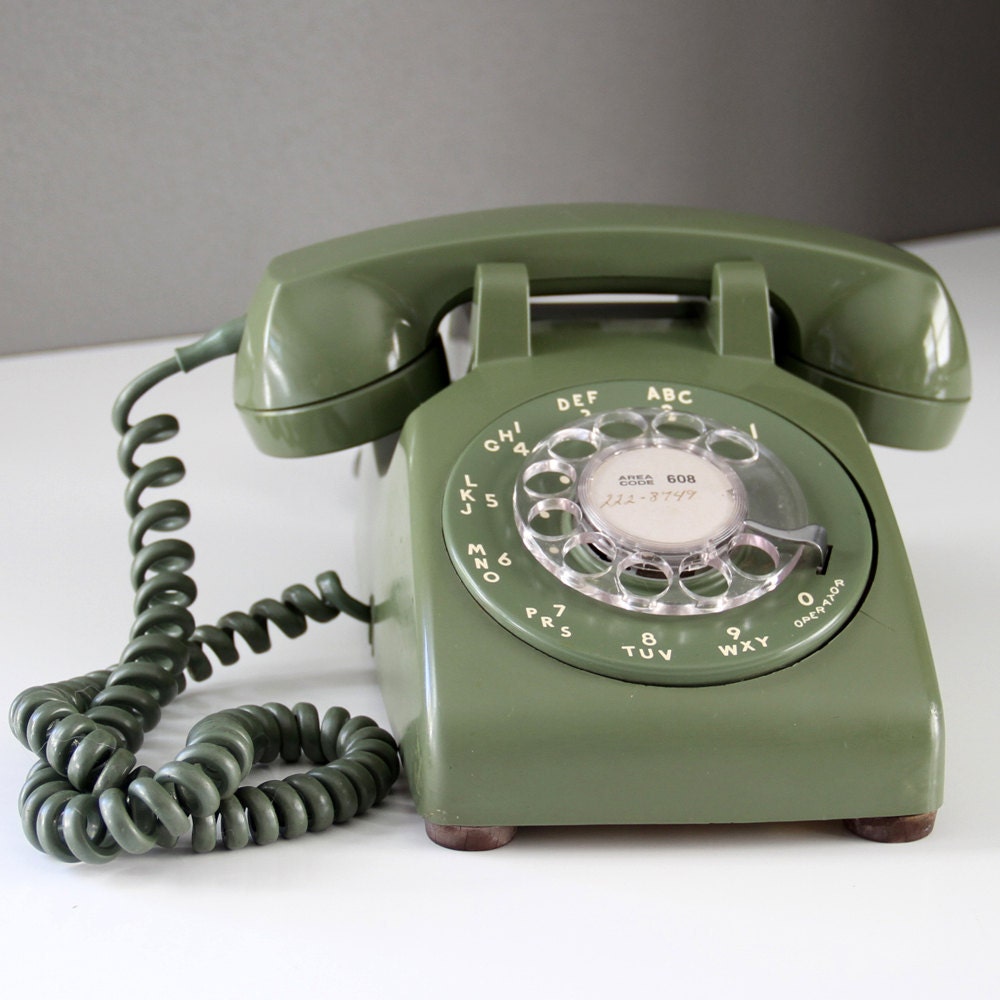 Vintage Western Electric Avocado 500 Model Rotary Phone 1975