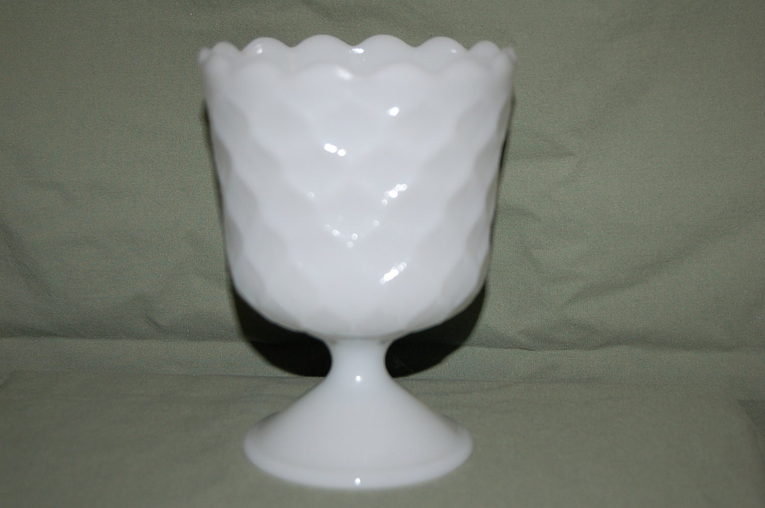 Milk glass vase – Haute Juice