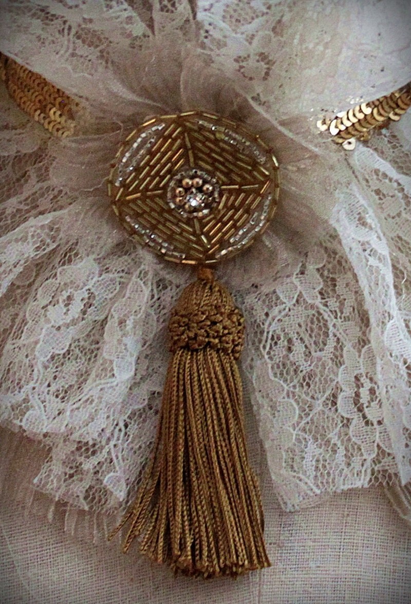 ELIZABETH Lace Ruff Neckpiece