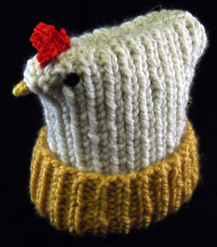 Knit Chicken in Nest Hat M