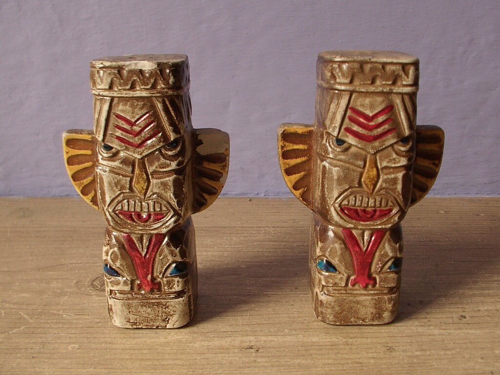 Vintage Native American Indian totems salt and pepper shakers set ...